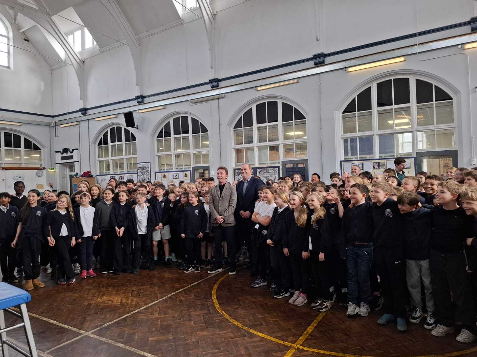 Ken Doherty Welcomed at Greystones Primary School - WSS | World Seniors Snooker